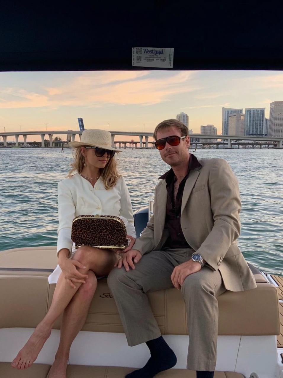 Romantic Boat Tour for Couples by DSmart Cruise - Airbnb