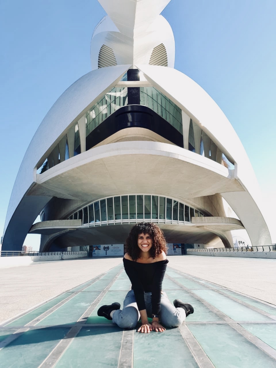 Joyful photoshoot and architecture highlights in Valencia - Airbnb