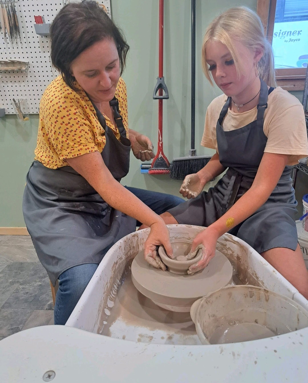 Wheel throwing workshop at the heART studio - Airbnb