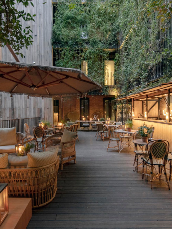 Trip to unique bars in London - Airbnb