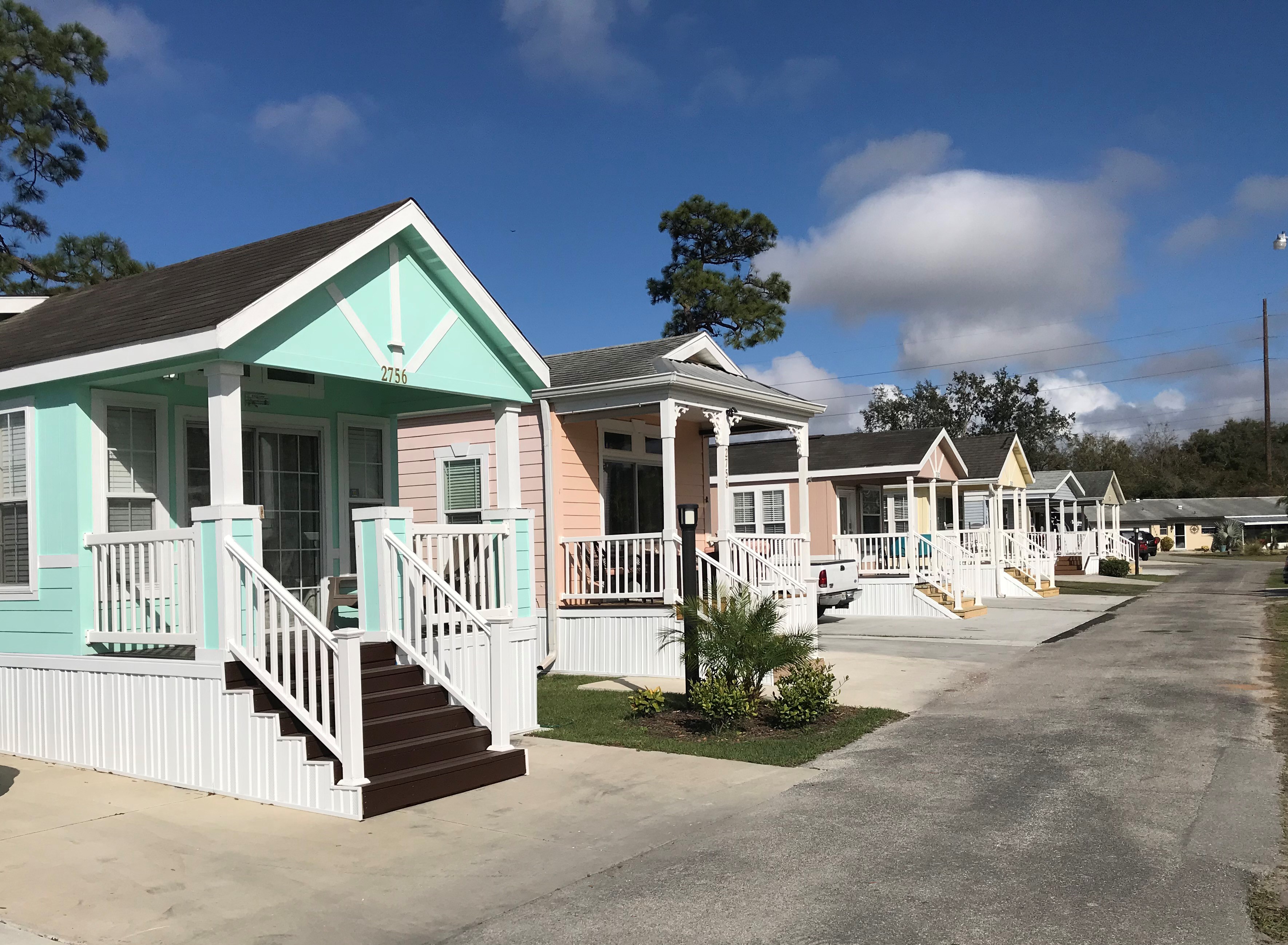 Blue Bungalow Tiny House near all Attractions!! - Tiny houses for Rent ...