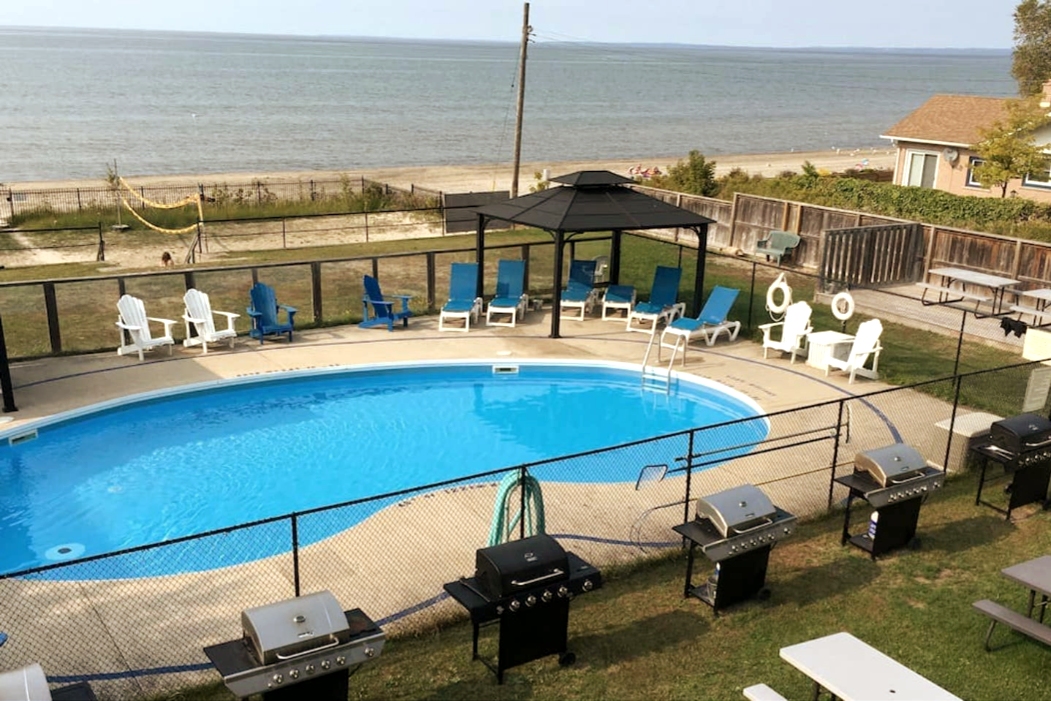 Bayfront Beach Resort 3AB/Wasaga Beach Front Pool - Townhouses for Rent ...