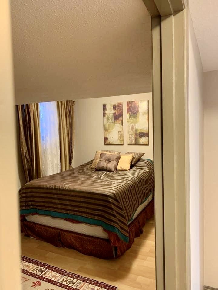 Walk out basement w/separate entrance ️1 day + - Guest suites for Rent ...