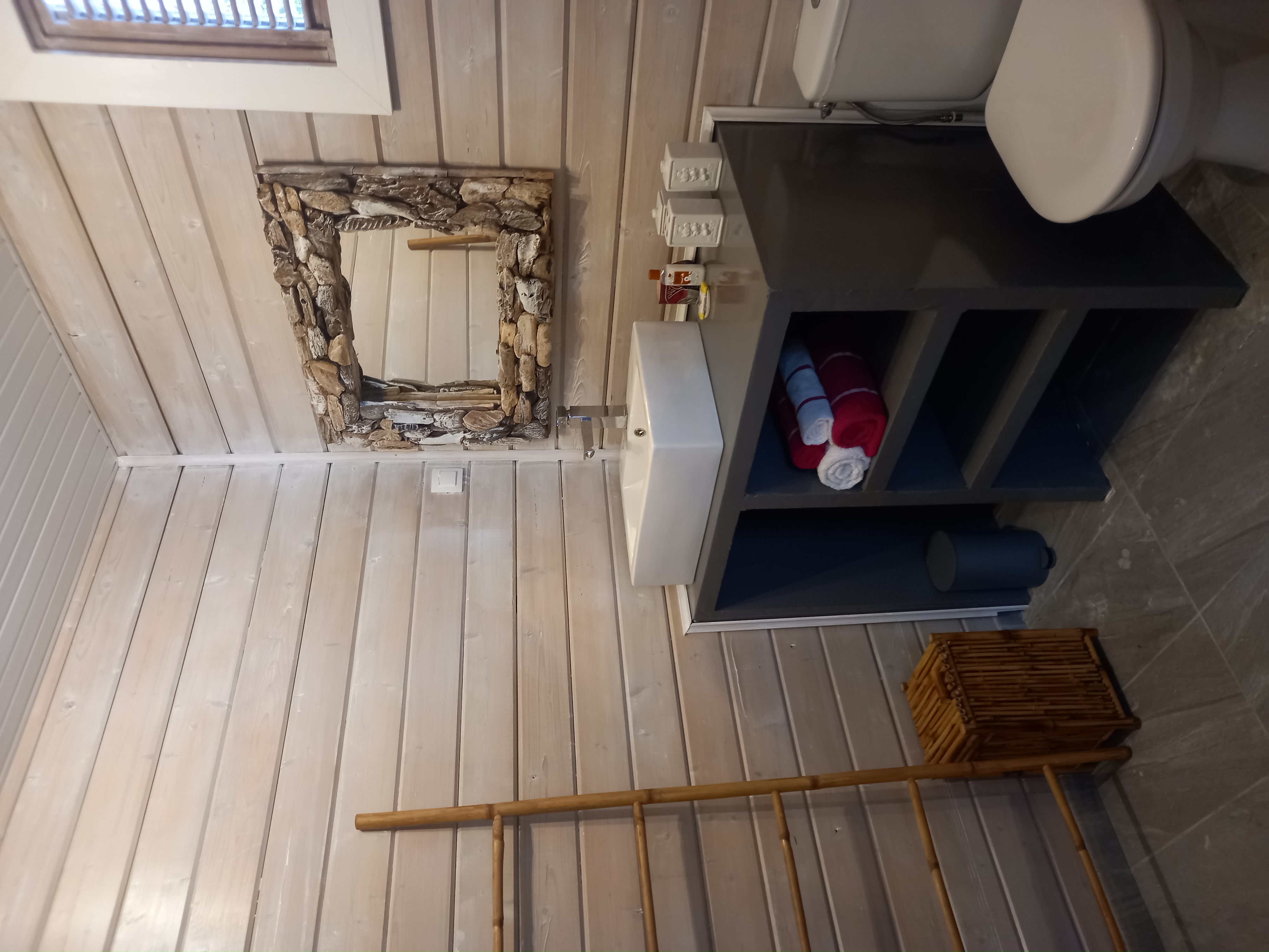 Cheerful bed and breakfast with sea view - Bed and breakfasts for Rent ...