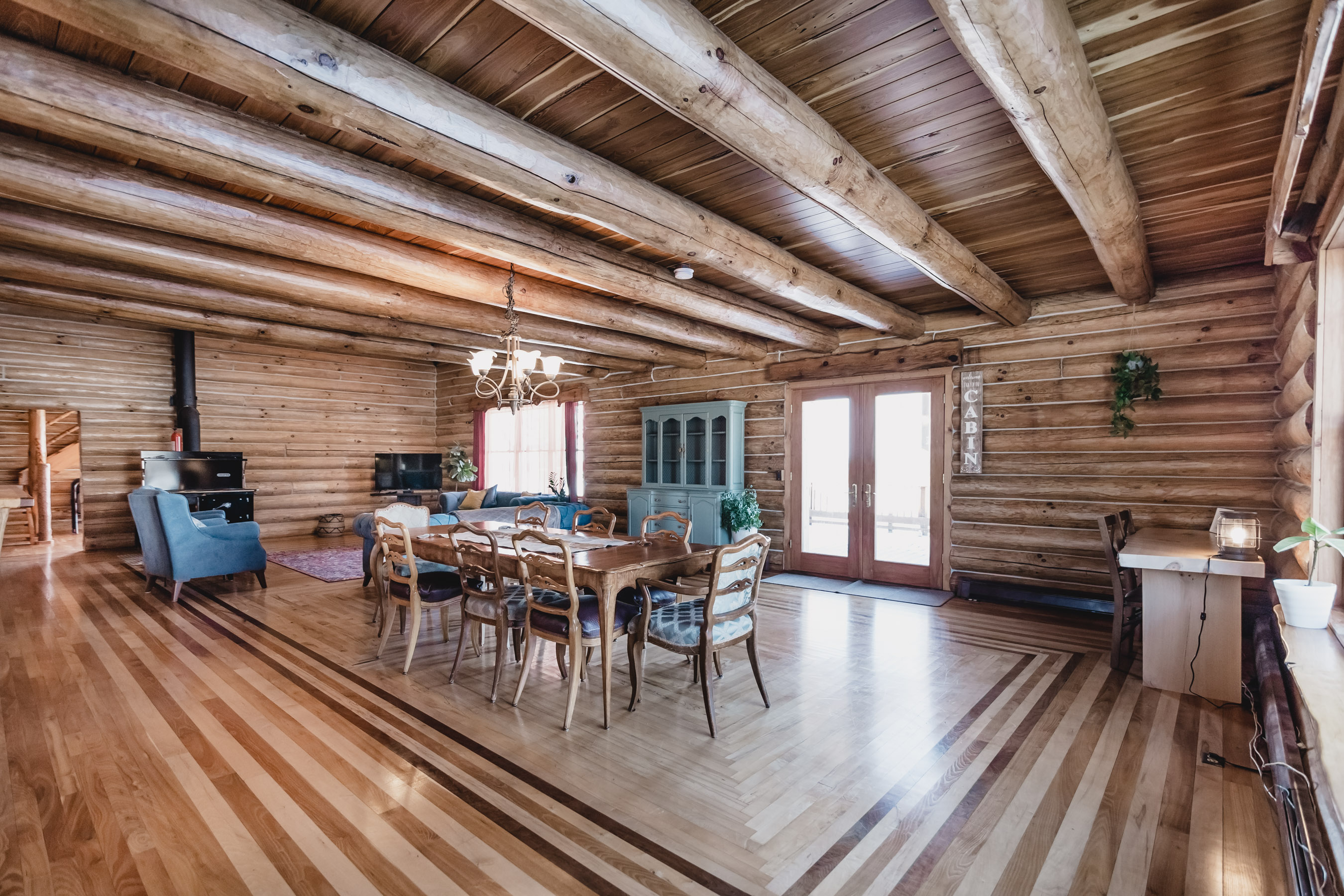 Grand Family Cabin with Ridgetop View - Cabins for Rent in Soldiers ...