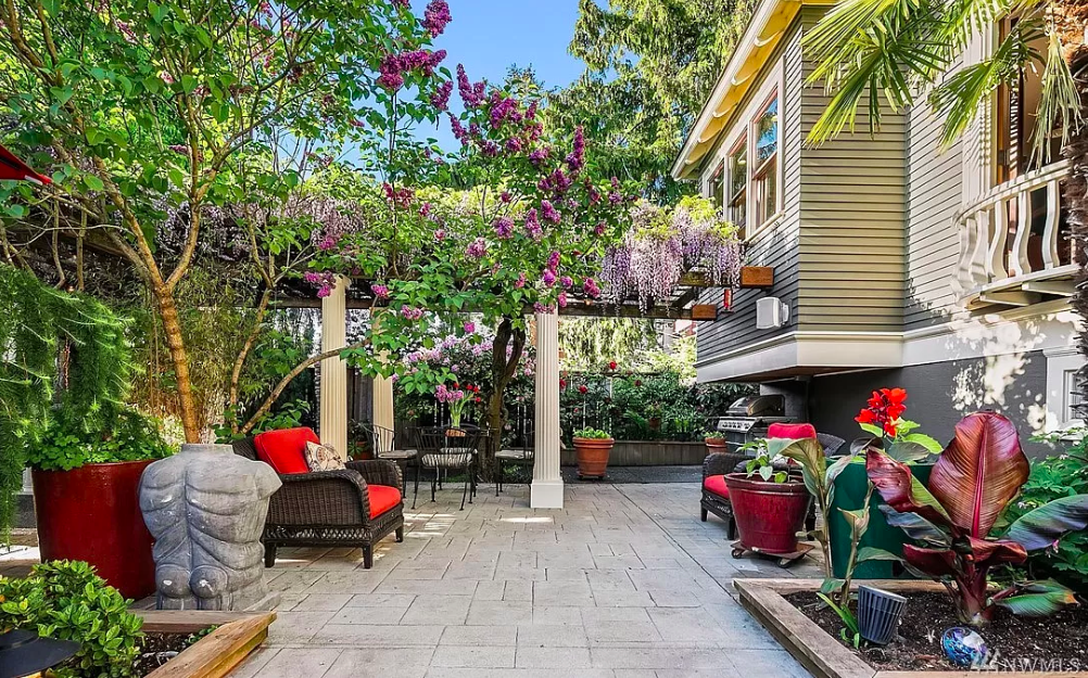 Gaslight Inn - Room 102 - Bed and breakfasts for Rent in Seattle ...