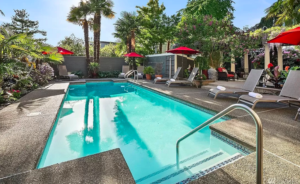 Gaslight Inn - Room 102 - Bed and breakfasts for Rent in Seattle ...