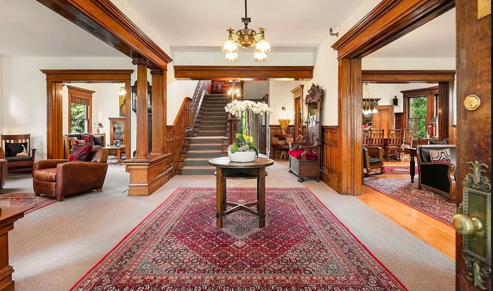 Gaslight Inn - Room 102 - Bed and breakfasts for Rent in Seattle ...