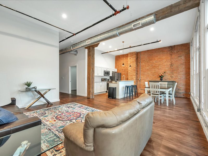 NEO Loft 2 - Huge upscale loft in downtown Toledo! - Lofts for Rent in ...