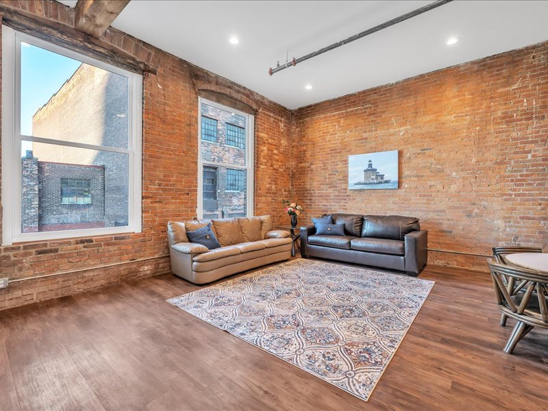 NEO Loft 3 - Trendy loft in downtown Toledo - Lofts for Rent in Toledo ...