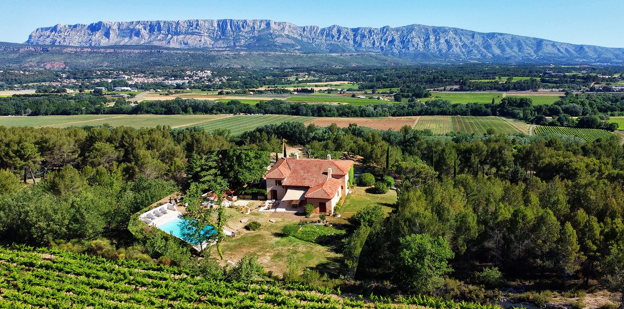 Domaine provençal piscine privé vue magnifique Aix - Villas for Rent in ...