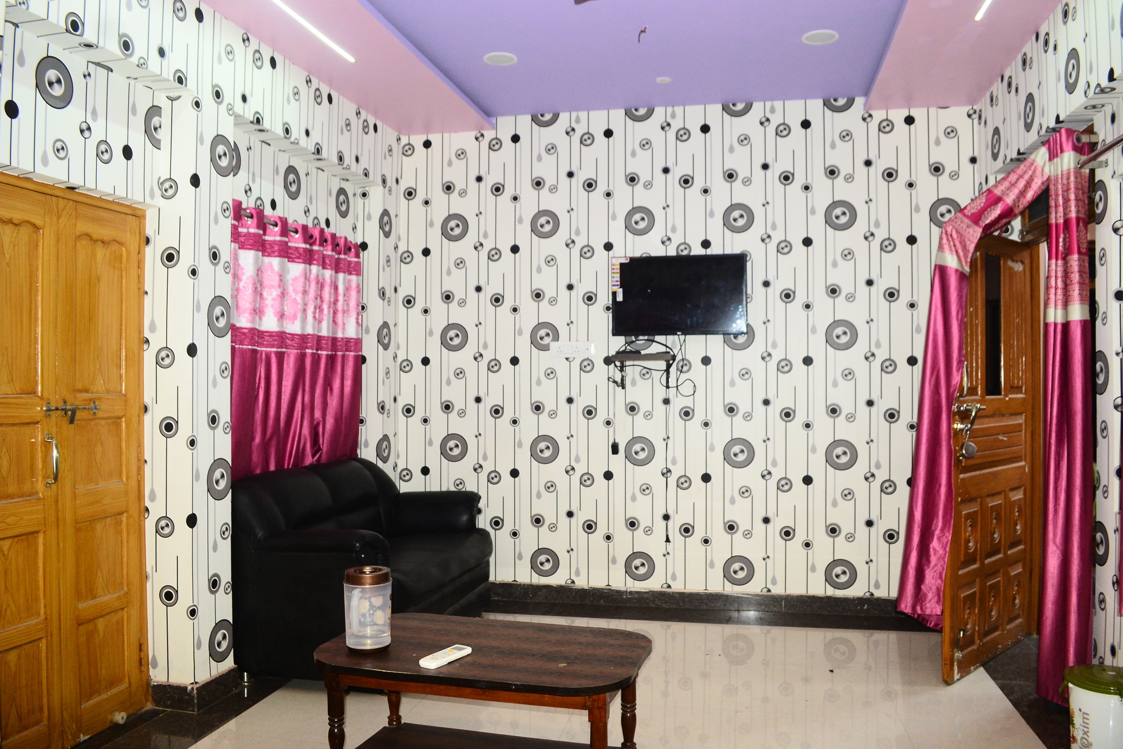 H R Paying Guest House | Deluxe Quadruple Room - Hotels for Rent in ...