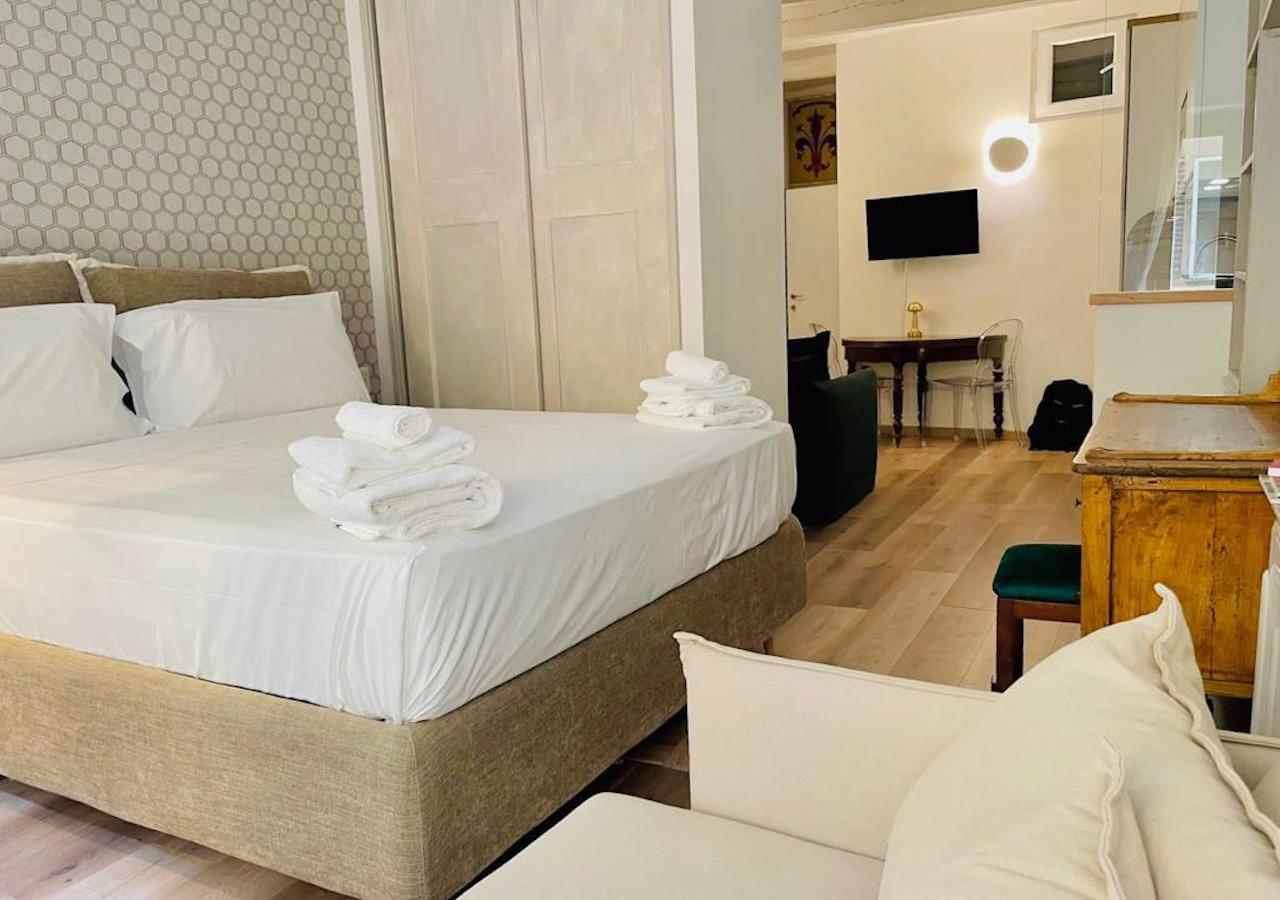 flohome - Santa Maria Novella apt. - Condominiums for Rent in Florence ...